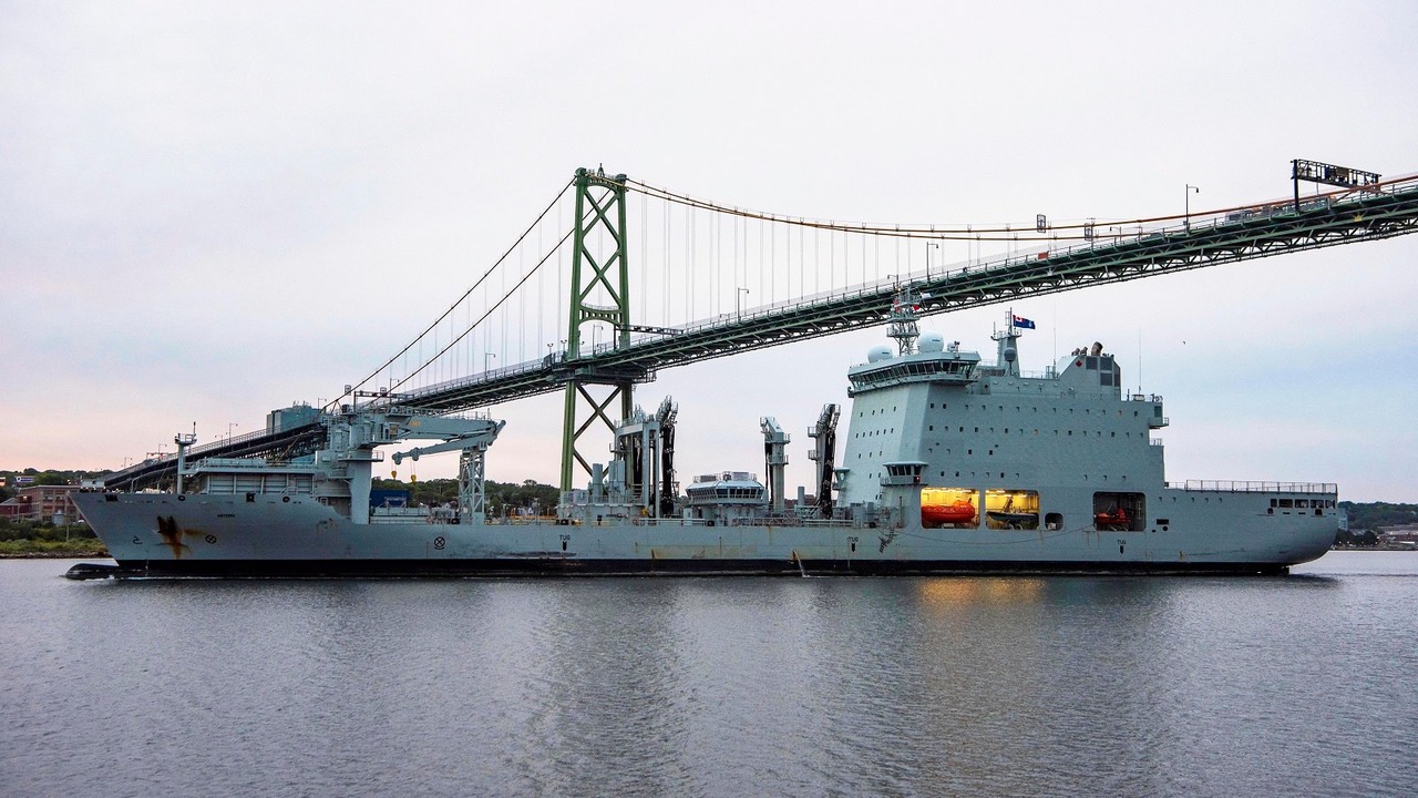 NAC News - Edition 319 HMCS Toronto (K538 WW2 River, then Prestonian ...